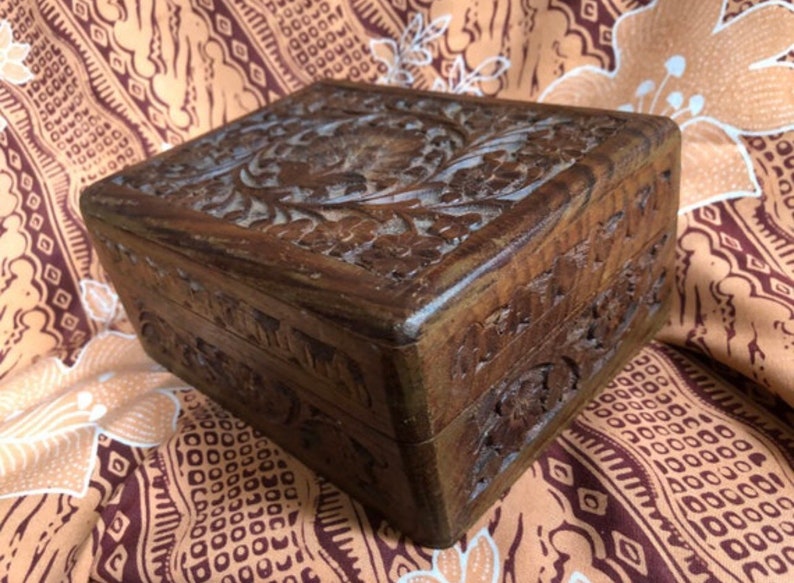 Rosewood Indian Box Beautiful Boho Vintage Indian Rosewood Hand Carved ...