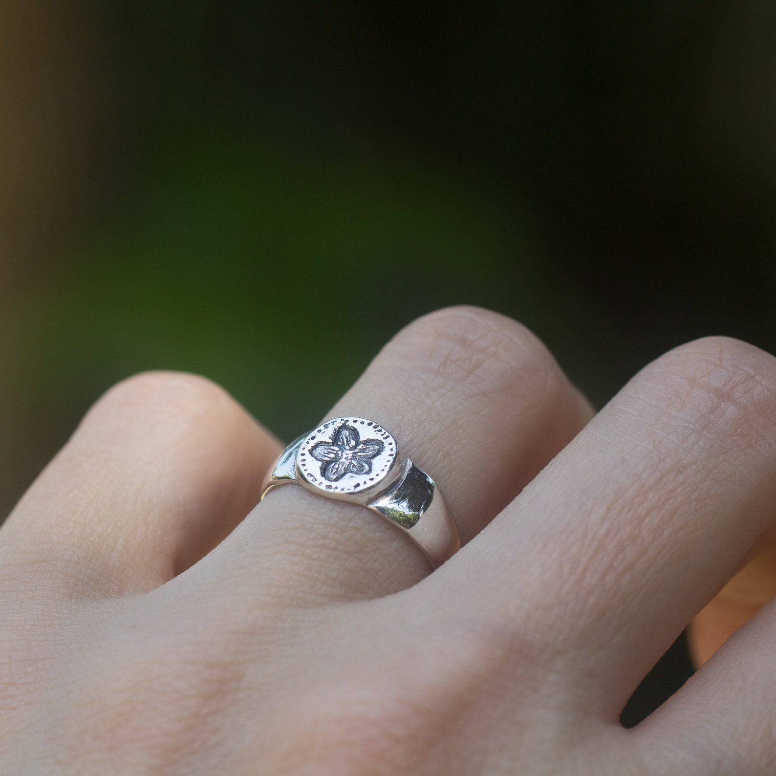 Wild Flower Signet Ring, Vintage Style Ring in Gold Silver, Wild Flower ...