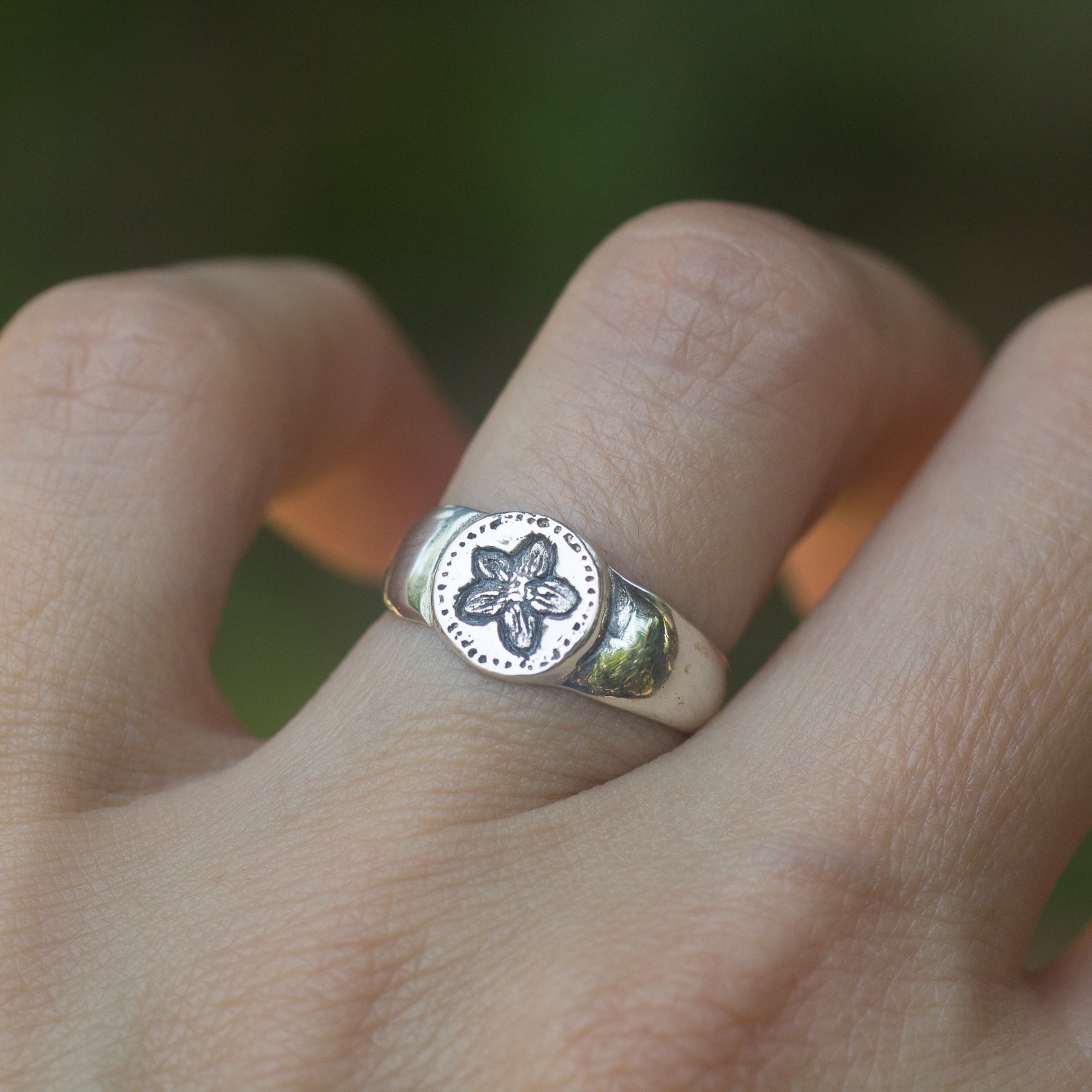 Wild Flower Signet Ring, Vintage Style Ring in Gold Silver, Wild Flower ...