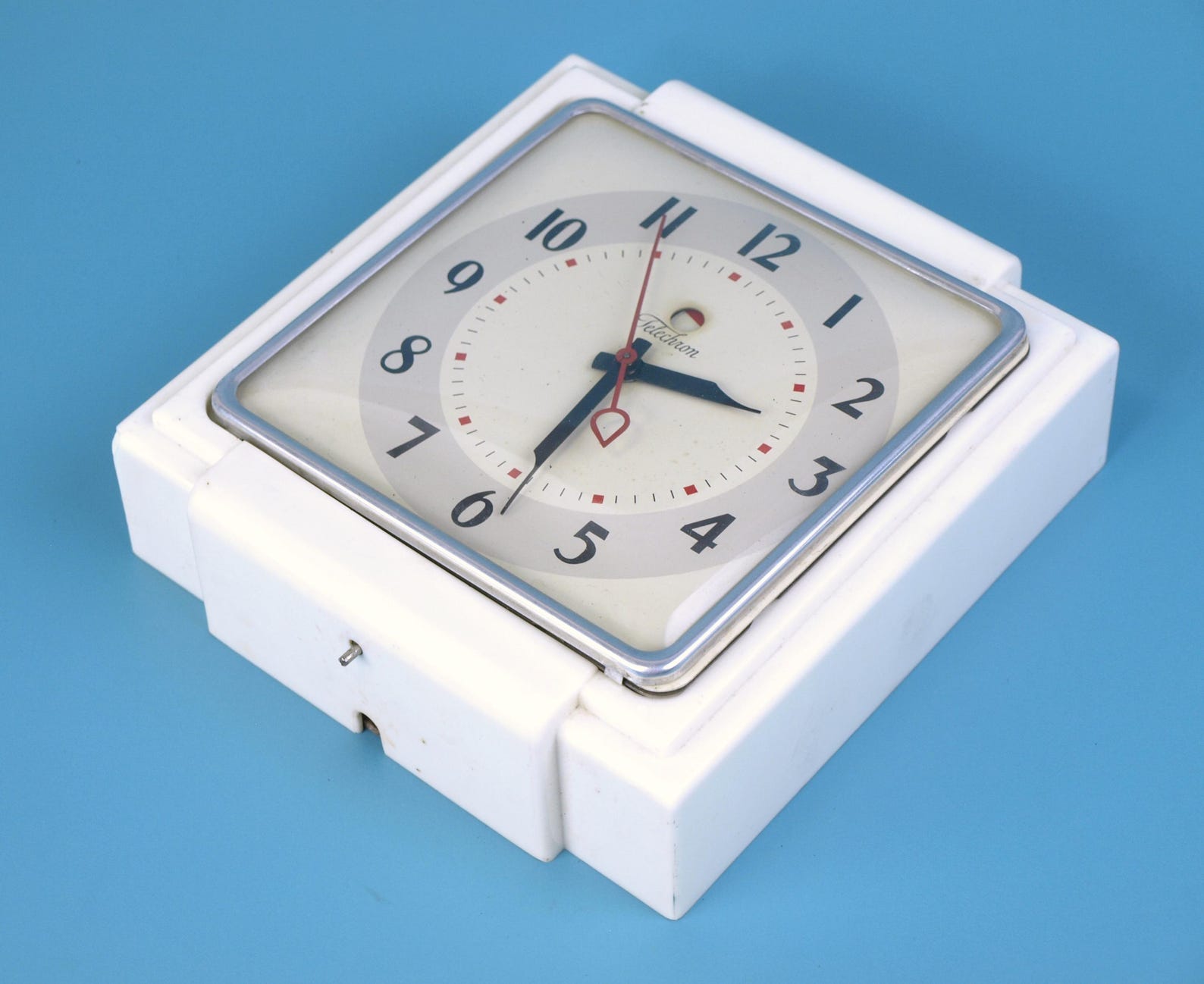 Vintage Telechron Electric Clock, Model 2H25 in Cream | for Parts or ...