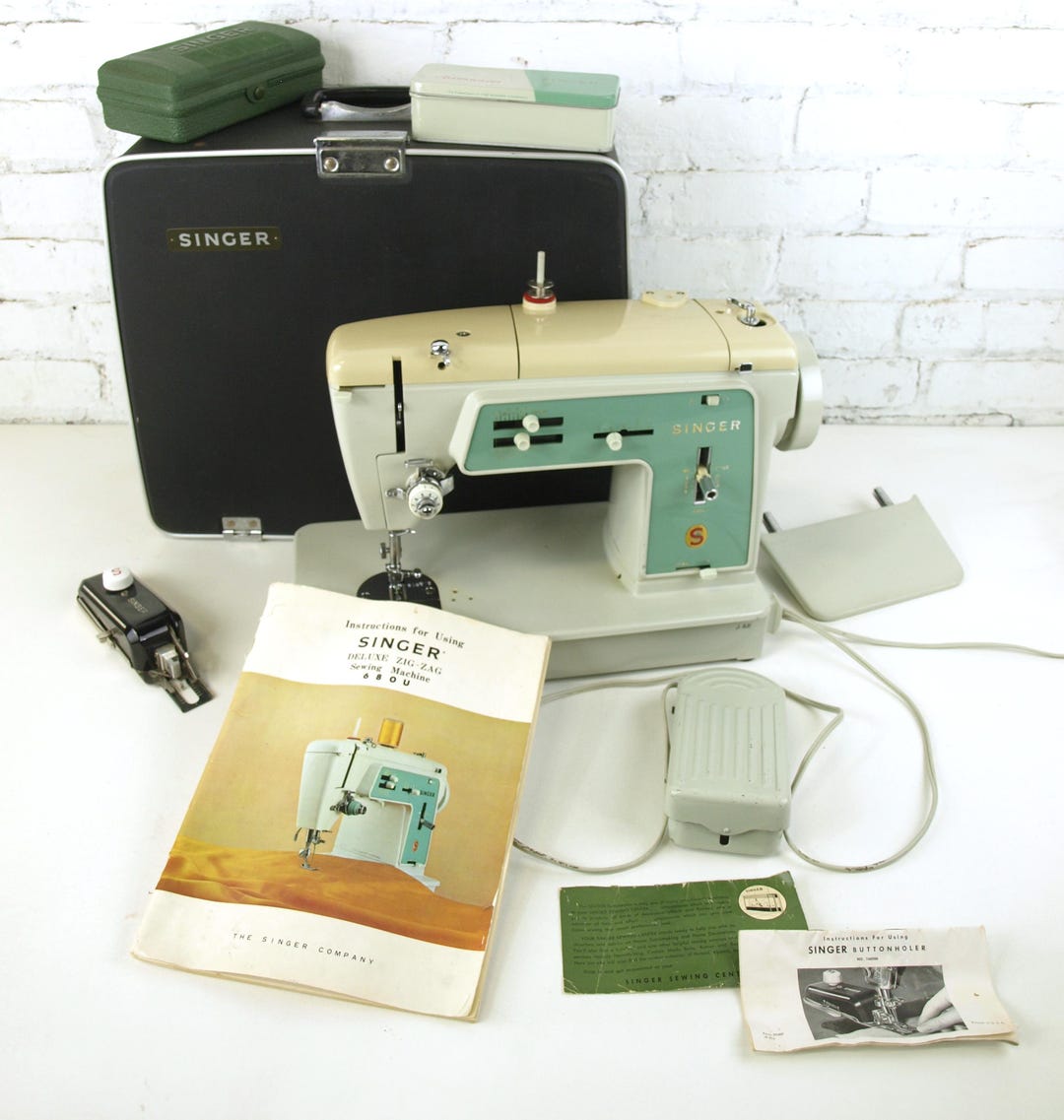 Vintage Singer Deluxe Zig-zag Sewing Machine 680U W/ Buttonholer ...