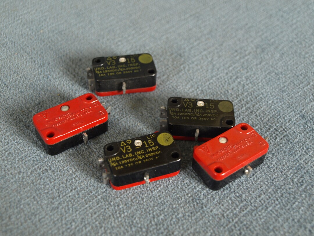 Vintage Micro Switch V3-15 L10 - 1/2A 125 VDC - 1/4A 250 VDC - 10A 125 ...