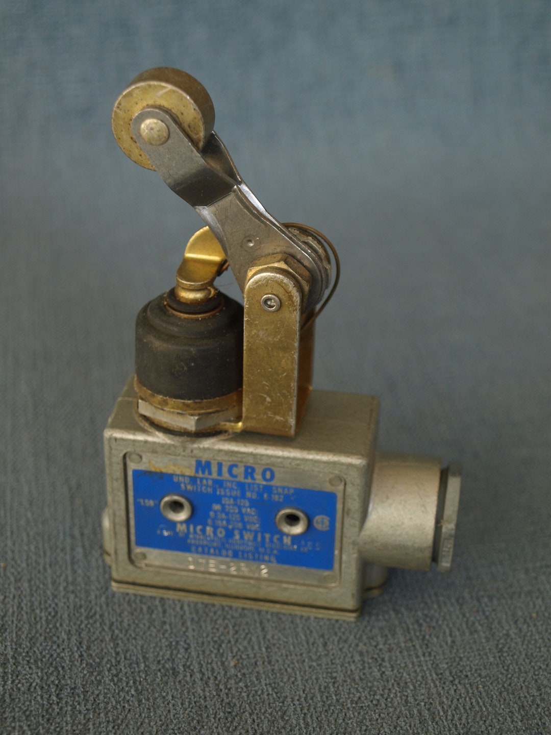 Micro Switch Cat Listing DTE-2NR2 Limit Switch - Micro Und. Lab. Inc ...