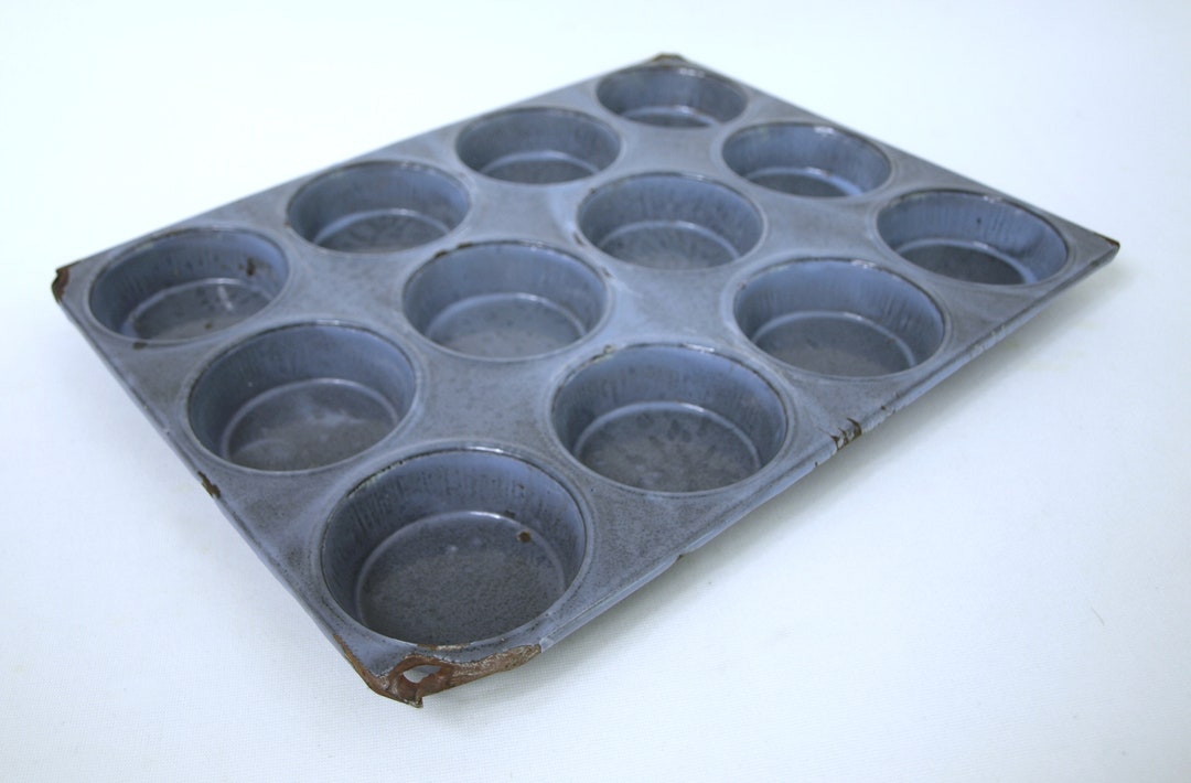 Vintage Graniteware 12-cavity Bun Tin, Shallow Muffin or Biscuit Tin ...