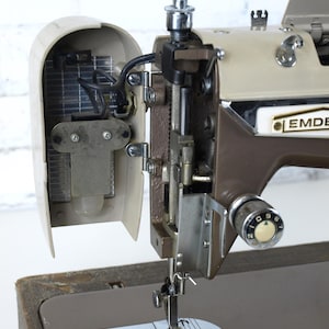 Vintage EMDEKO J-C28 Sewing Machine With Steel Body, Zig Zag Stitching ...