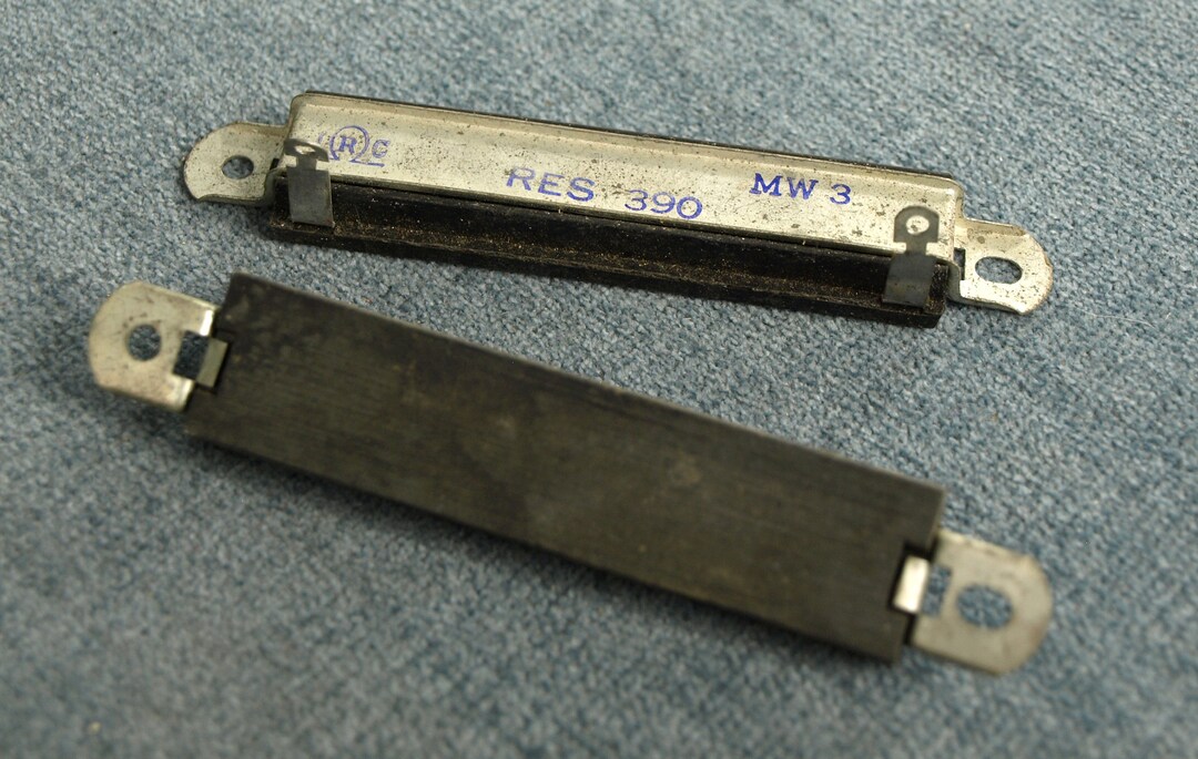 IRC RES 390 Ohm MW3 Fixed Resistor Sandblock Ceramic Chassis Mount ...