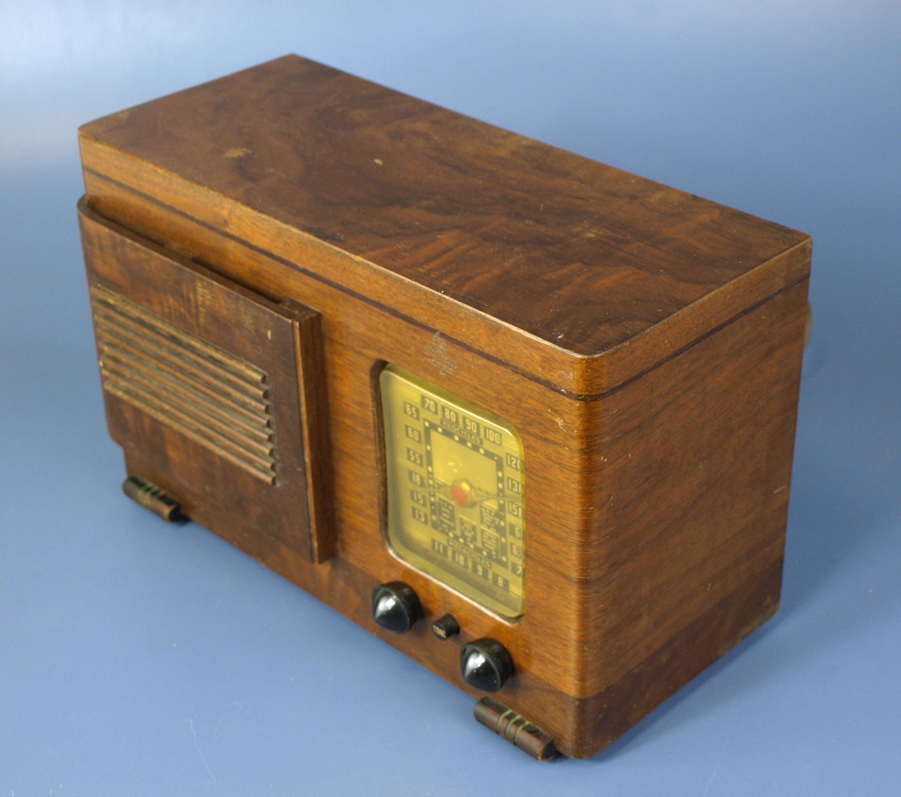 Vintage Emerson Radio & Television World Broadcast Receiver Tube Radio ...