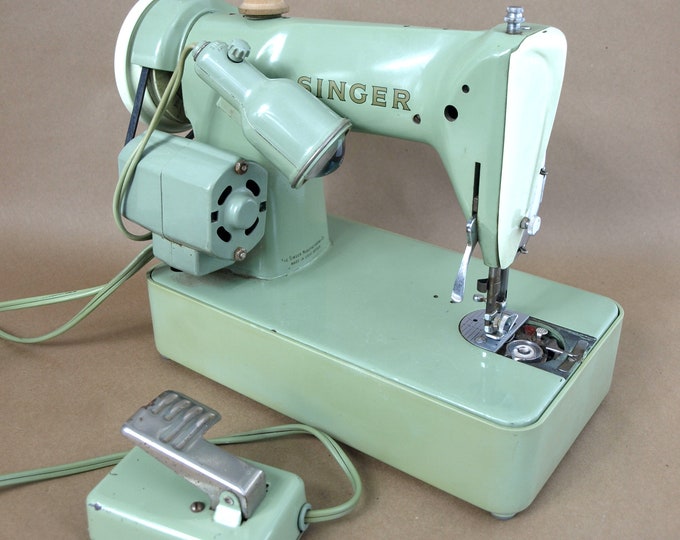 Vintage Mid Century Singer Sewing Machine Model 185K - Belt Driven ...