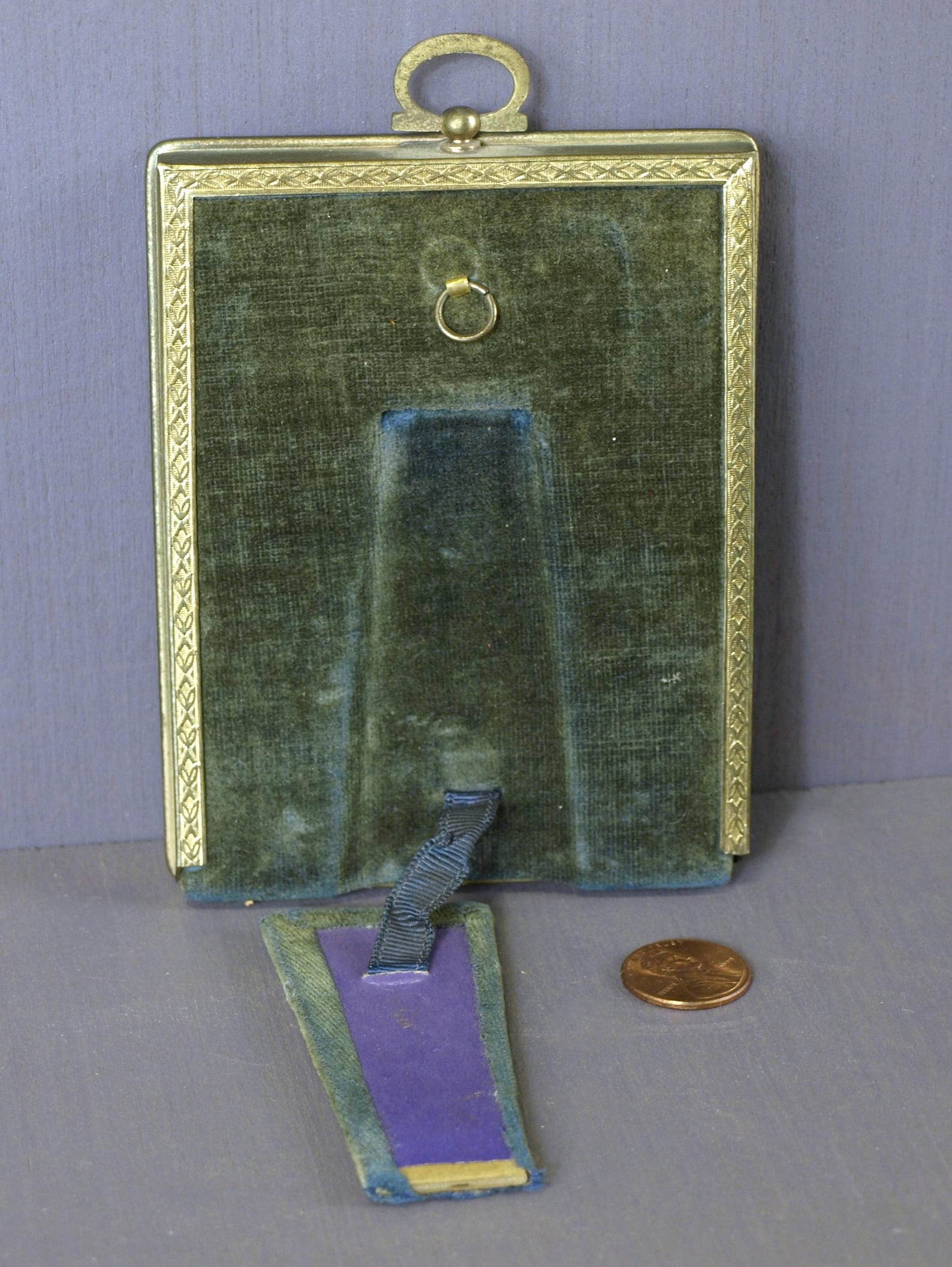 Antique Metal Rimmed 4 X 3 Picture Frame With Detailed Floral Border ...