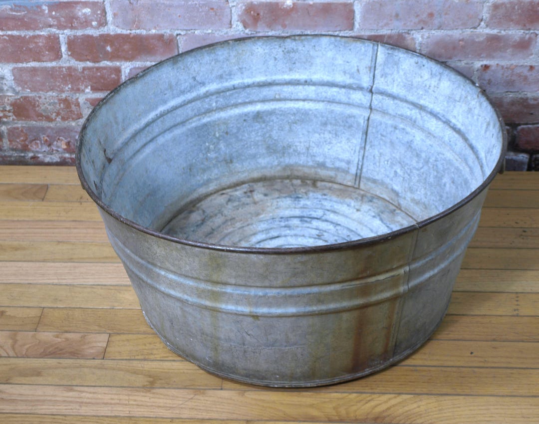 Vintage No. 3 Galvanized Metal Wash Tub, 24" in Diameter by 11.5" High ...