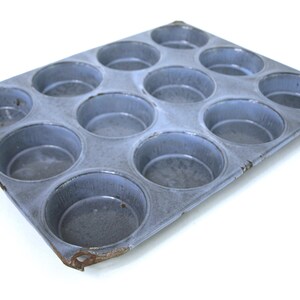 Vintage Graniteware 12-cavity Bun Tin, Shallow Muffin or Biscuit Tin ...
