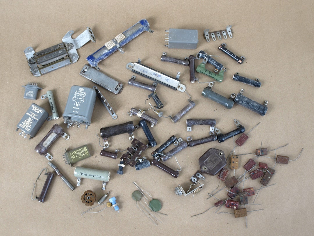 Large Lot of Vintage Radio / Television Parts - Resistors, Capacitors ...