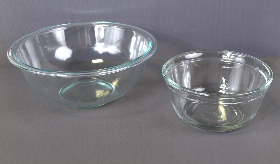 Vintage Pyrex and Anchor Hocking Glass Mixing Bowls, Set of 2 Nested in ...