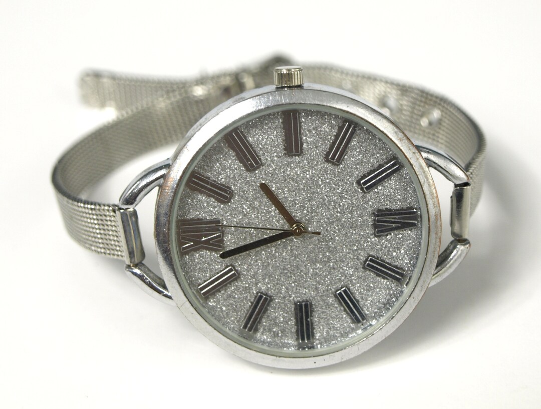 Vintage Women's Silvertone Quartz Fashion Watch - Large Round Watch ...