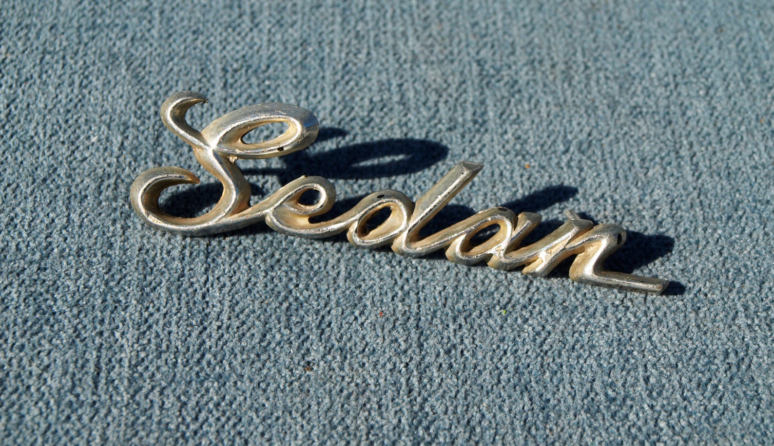 Insignia del emblema del auto sedán vintage - 3 1/4" de largo - Etsy España