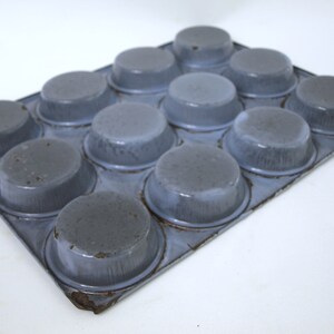 Vintage Graniteware 12-cavity Bun Tin, Shallow Muffin or Biscuit Tin ...