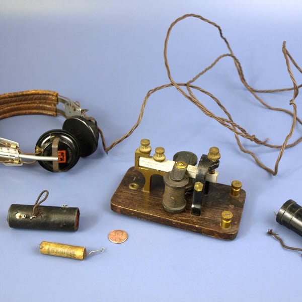 Alissa P14 Telegraph Model - Etsy Canada