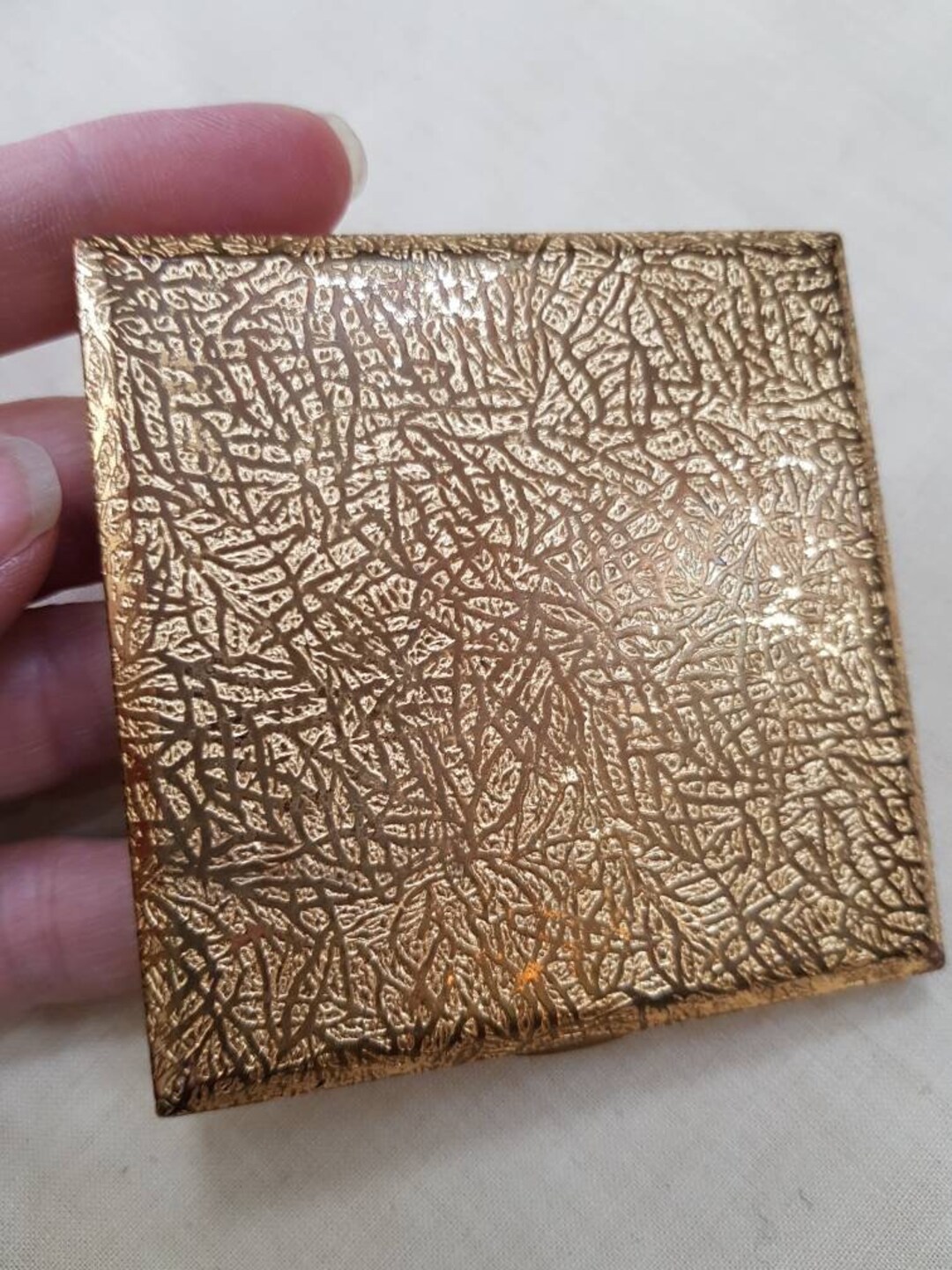 Vintage Powder Compact by Regent Powder Compact, Gold Textured ...