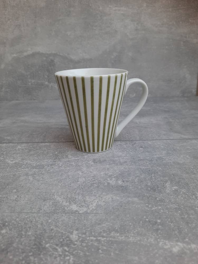 Vintage Scandinavian Tea Cup. Mariehult Sweden Design by Carin Kry ...