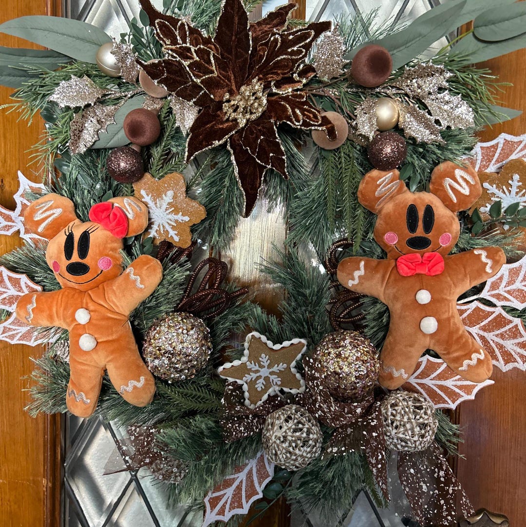 Mickey and Minnie Gingerbread Christmas Wreath, Mickey Gingerbread ...