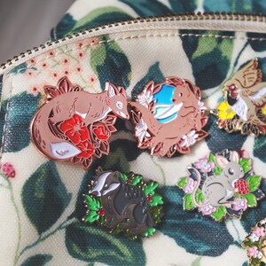 Mouse & Flowers Enamel Pin - Etsy