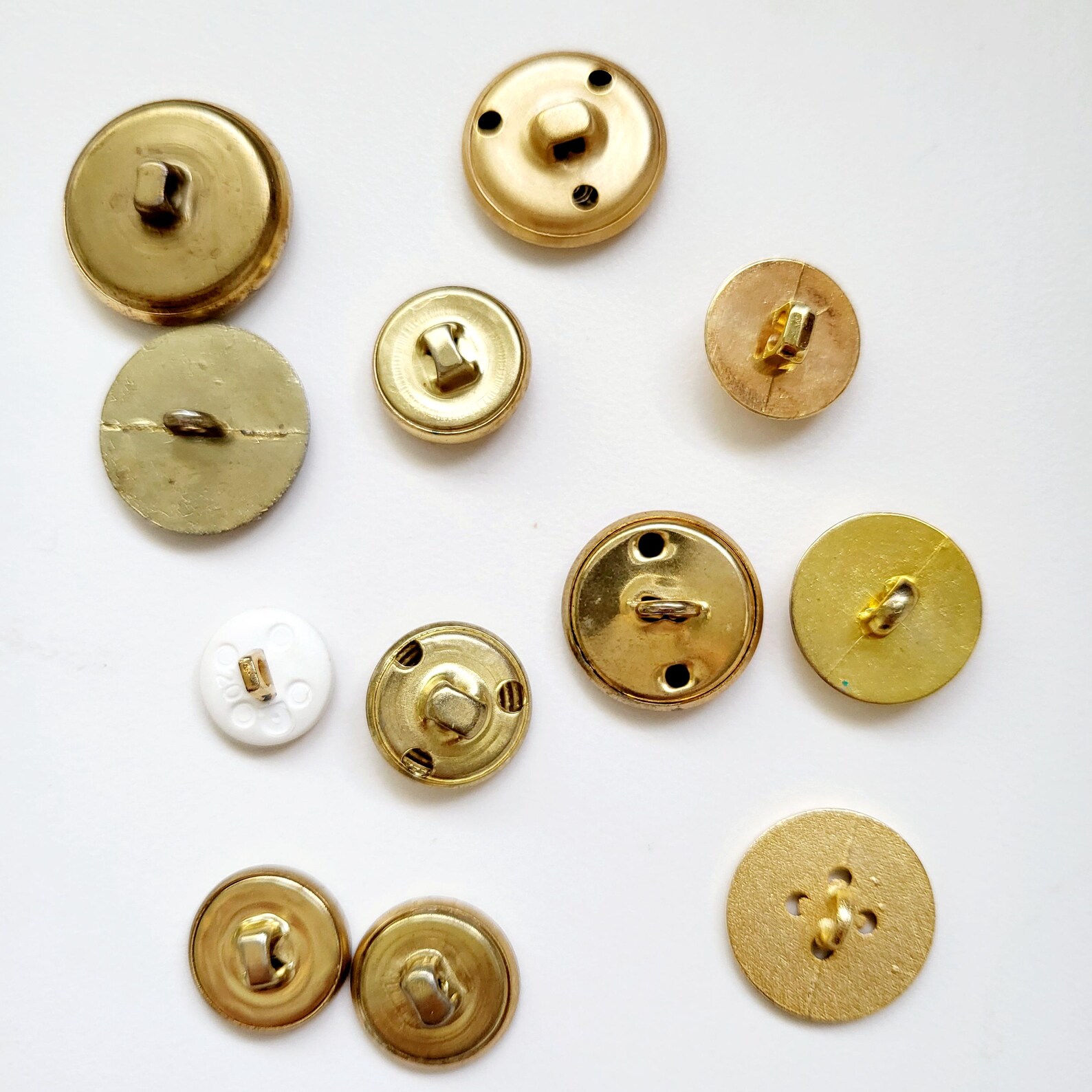 Vintage Gold Button Collection, 12 Assorted Gold Tone Designs Patterns ...