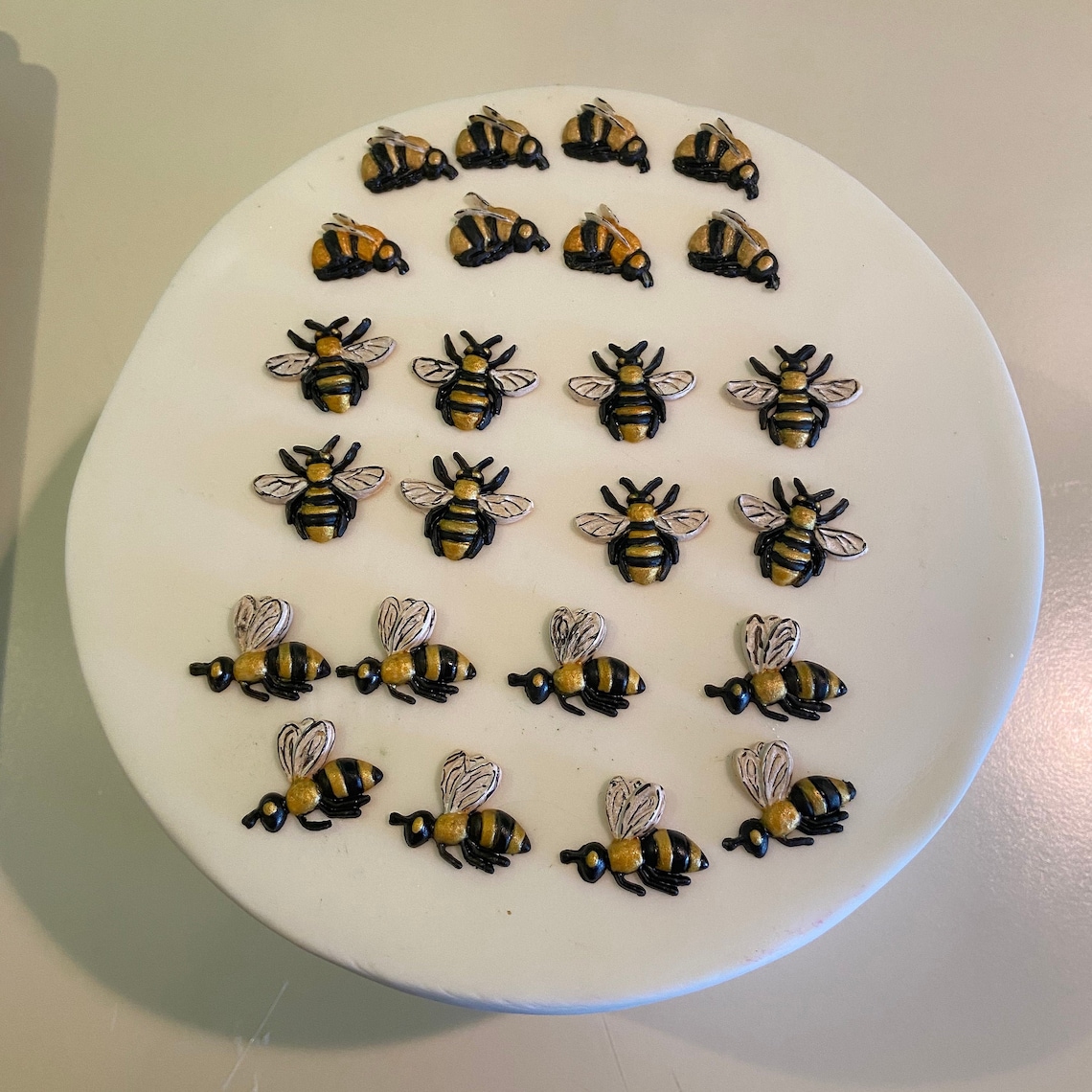 Edible Honey Bees Cake/Cupcake Decor Set of 24. | Etsy