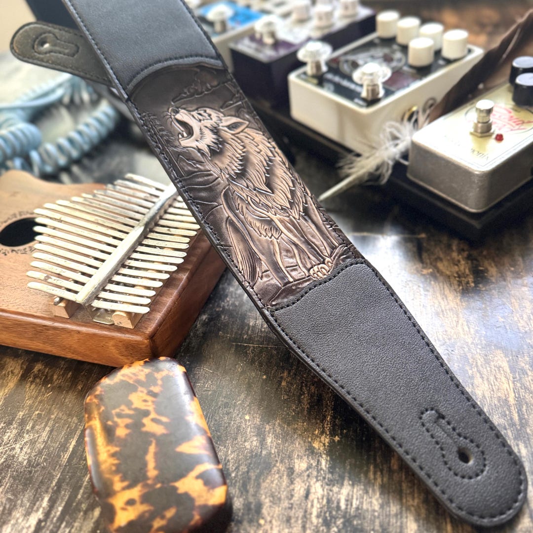 Walker and Williams CVG-WL-B Hand Carved Black & White Howling Timber ...