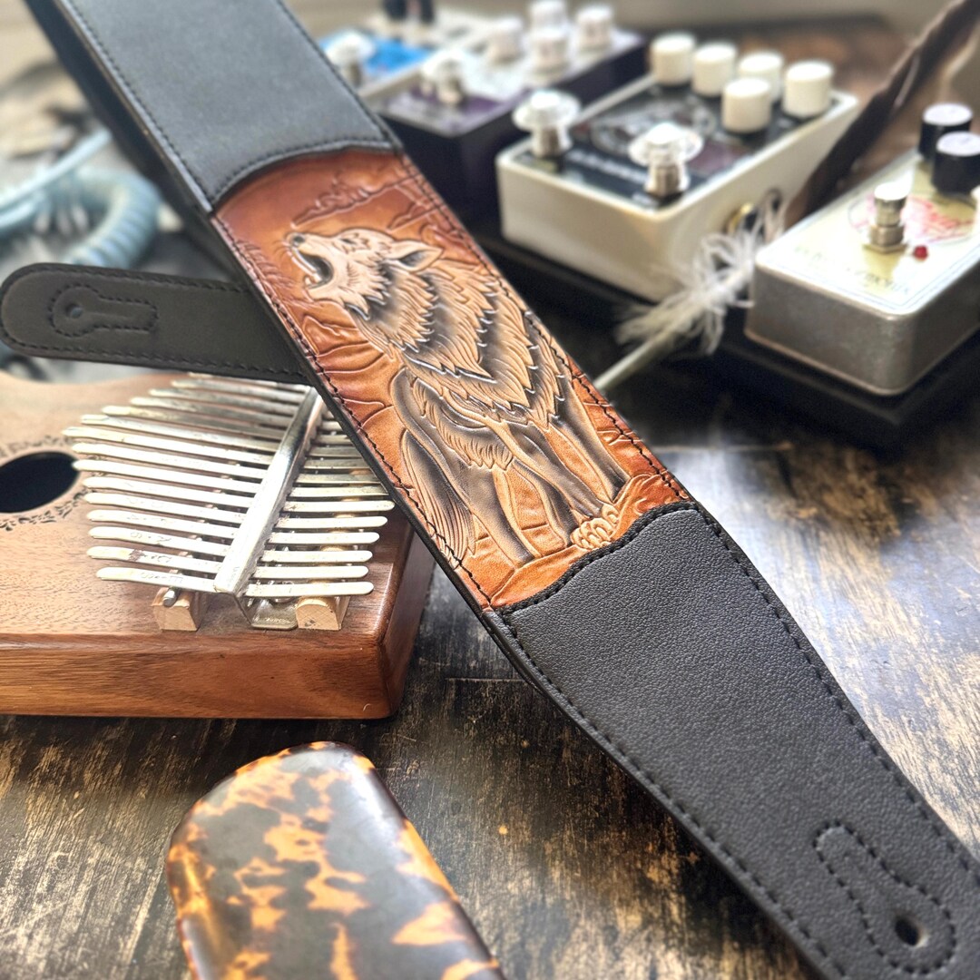 Walker and Williams CVG-WL-T Hand Carved Latigo Tan Howling Timber Wolf ...