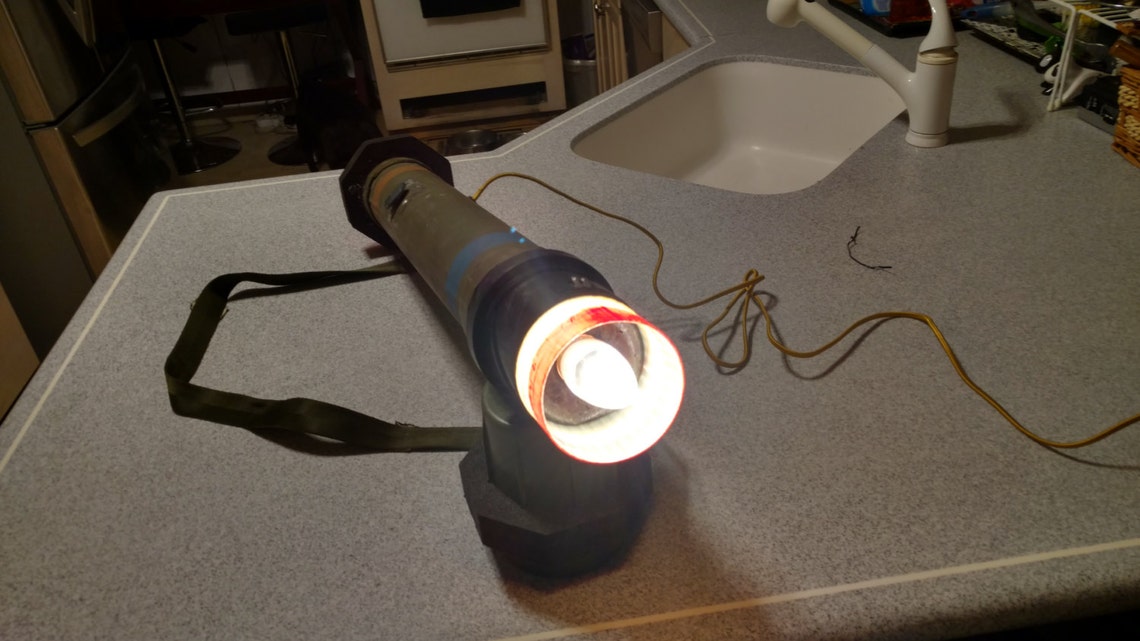 Shoulder-launched Multipurpose Assault Weapon SMAW Accent Lamp, Cos ...