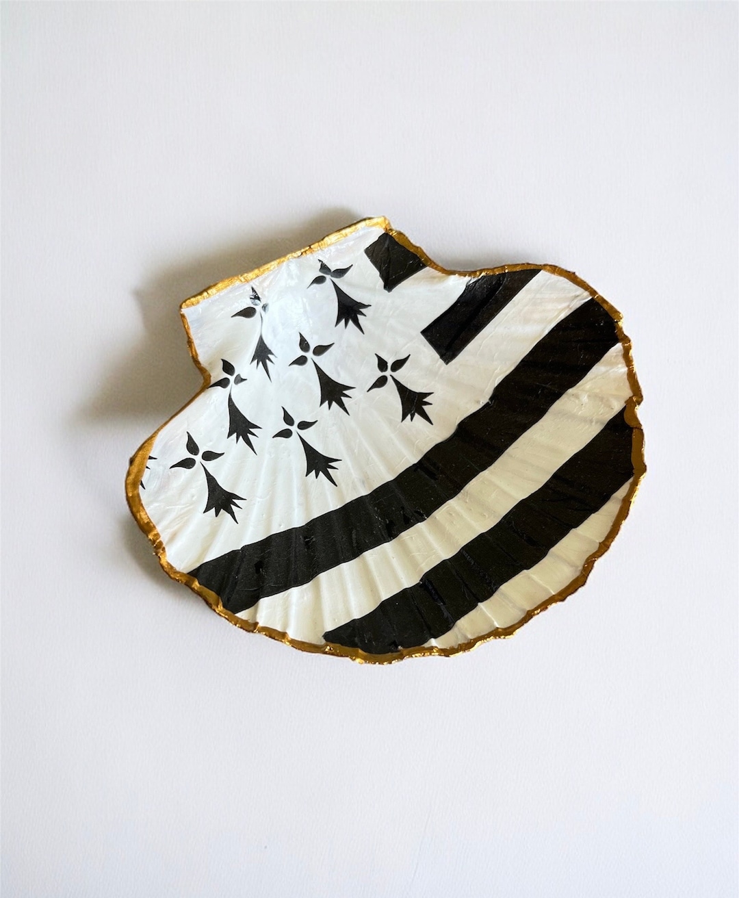 Scallop Shells Decorated With Liberty or Breton Flag, Jewelry Trays ...
