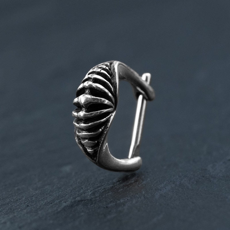 Alien Ring - Etsy