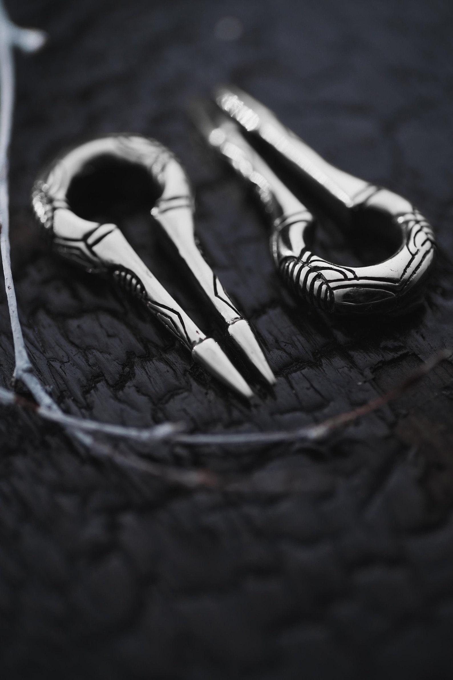 Alien Xenomorph - Silver Ear Weights - Ear Hangers - Hr Giger - Keyhole ...