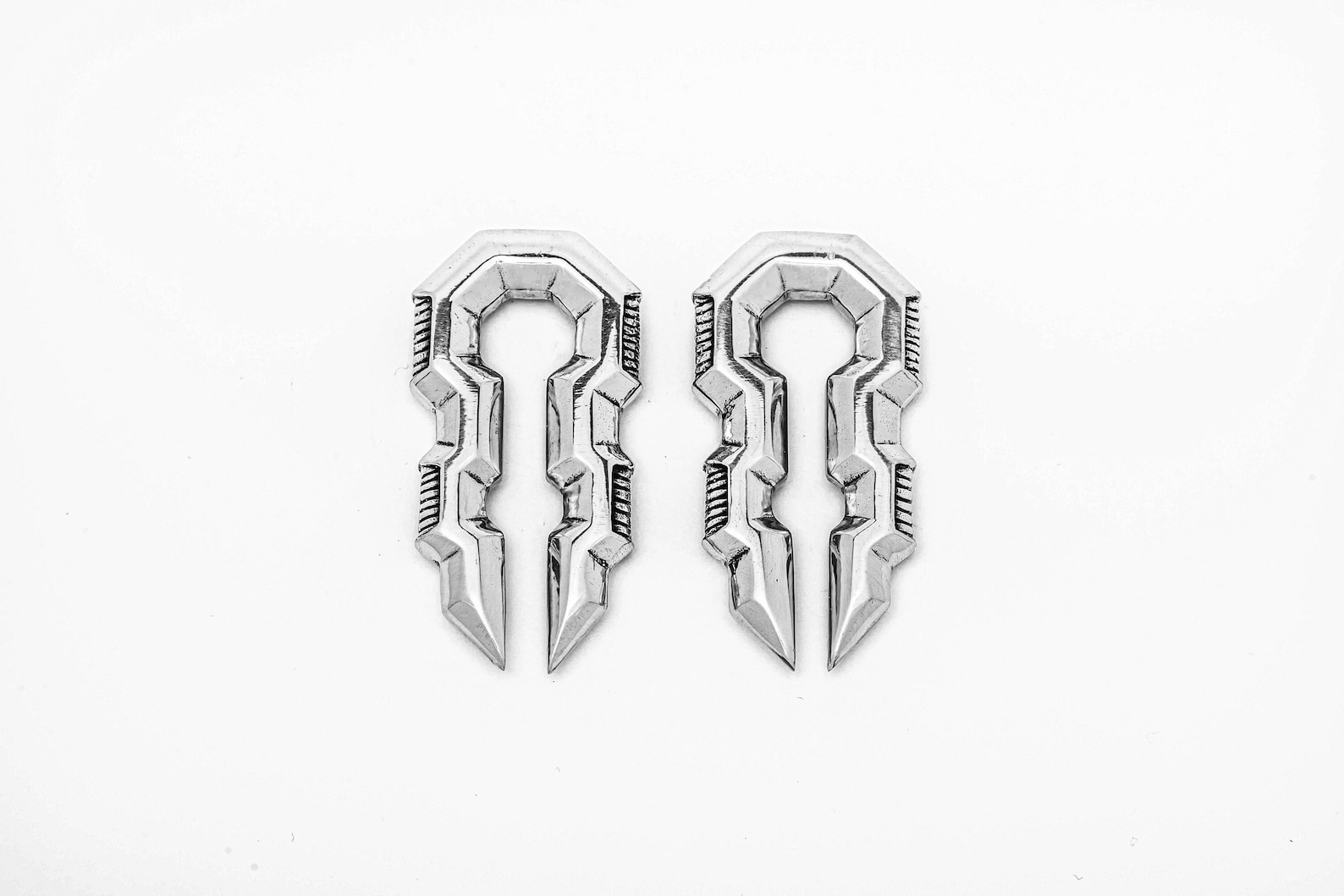 Alien Xenomorph - Silver Ear Weights - Ear Hangers - Hr Giger - Keyhole ...