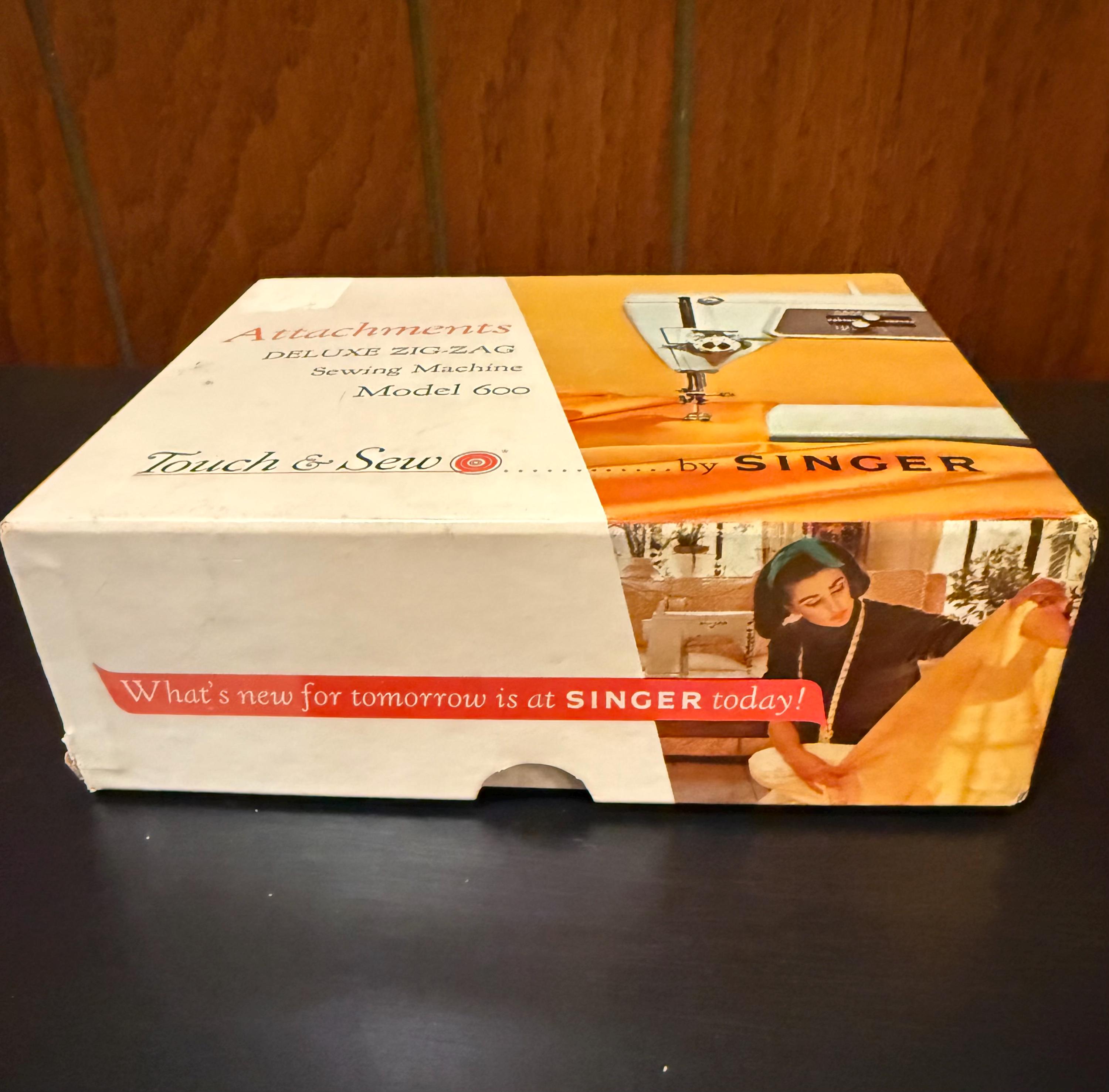 Singer Touch & Sew Deluxe Zig-zag Sewing Machine Model 600 Attachments ...
