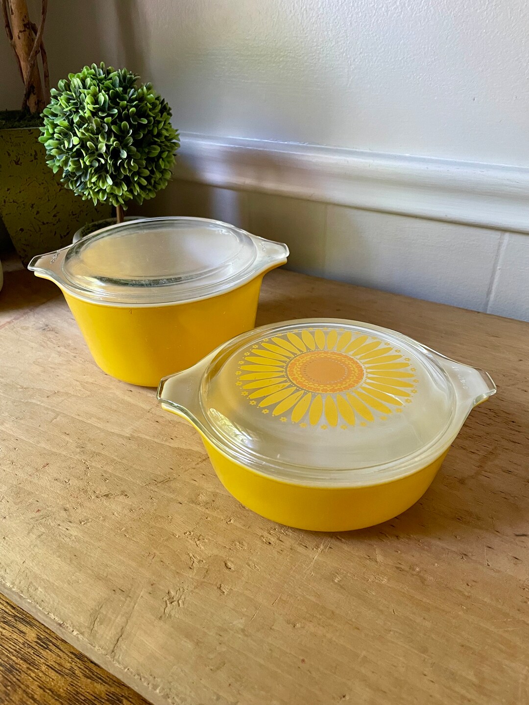 Set of Two Vintage Pyrex Daisy Sunflower Cinderella Round Casseroles ...