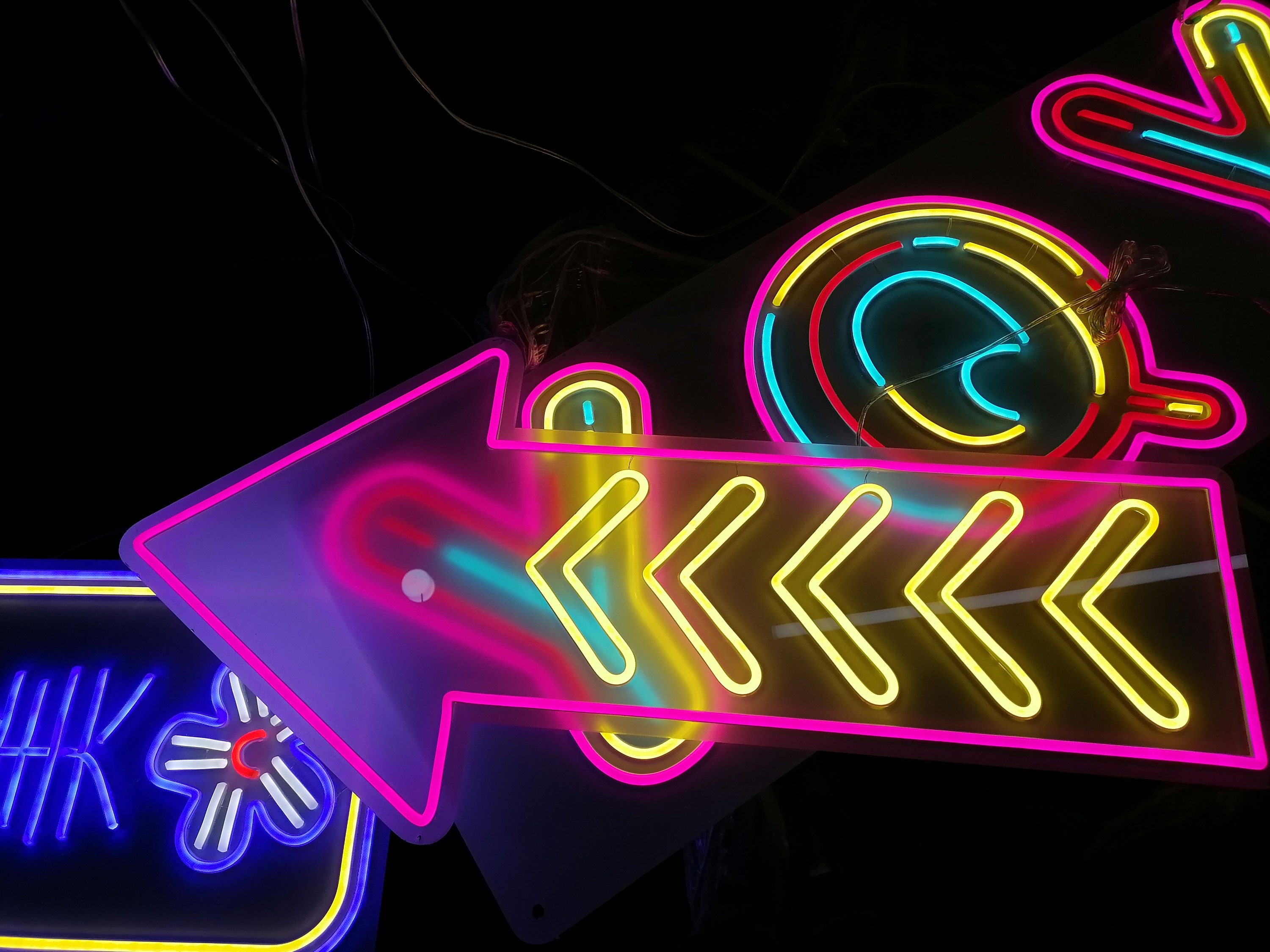 Arrow Neon Sign Arrow Sign Custom Neon Sign Arrow Light Neon Decor - Etsy
