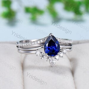 Vintage Sapphire Wedding Set Pear Shaped Sapphire Engagement Ring Crown ...