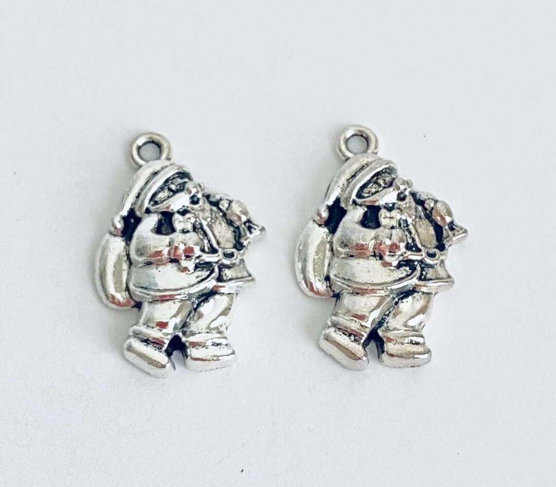 Santa Charm. Lot of 10 / 20 / 30 / 40 / 50 PCS Small Silver Base Metal ...