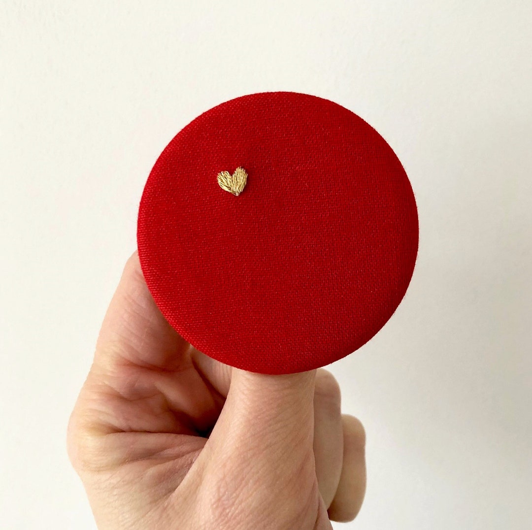 Broche Love Ronde En Tissu Broderie or Et Rouge - Etsy