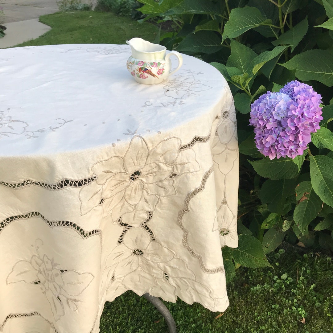 Vintage 8 Piece Tablecloth Set, Round Beige/ecru Cutwork Tablecloth/7 ...
