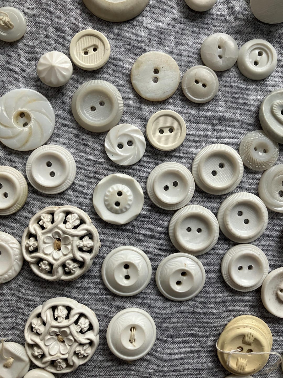 Lot of 100 Assorted Vintage White/neutral Buttons, Housedress Buttons ...