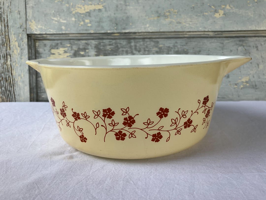Vintage Pyrex Trailing Flowers Casserole Dish: 2.5 Liter Beige Floral ...