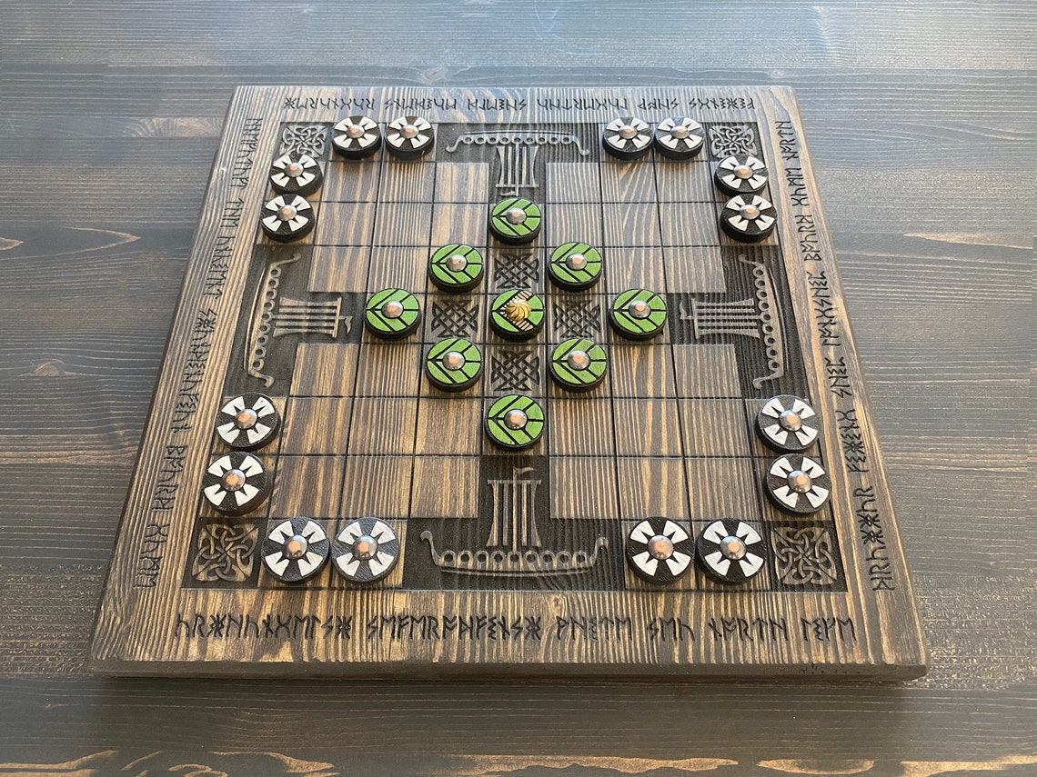 Dark themed Hnefatafl 9x9 historical board game / Tafl with | Etsy