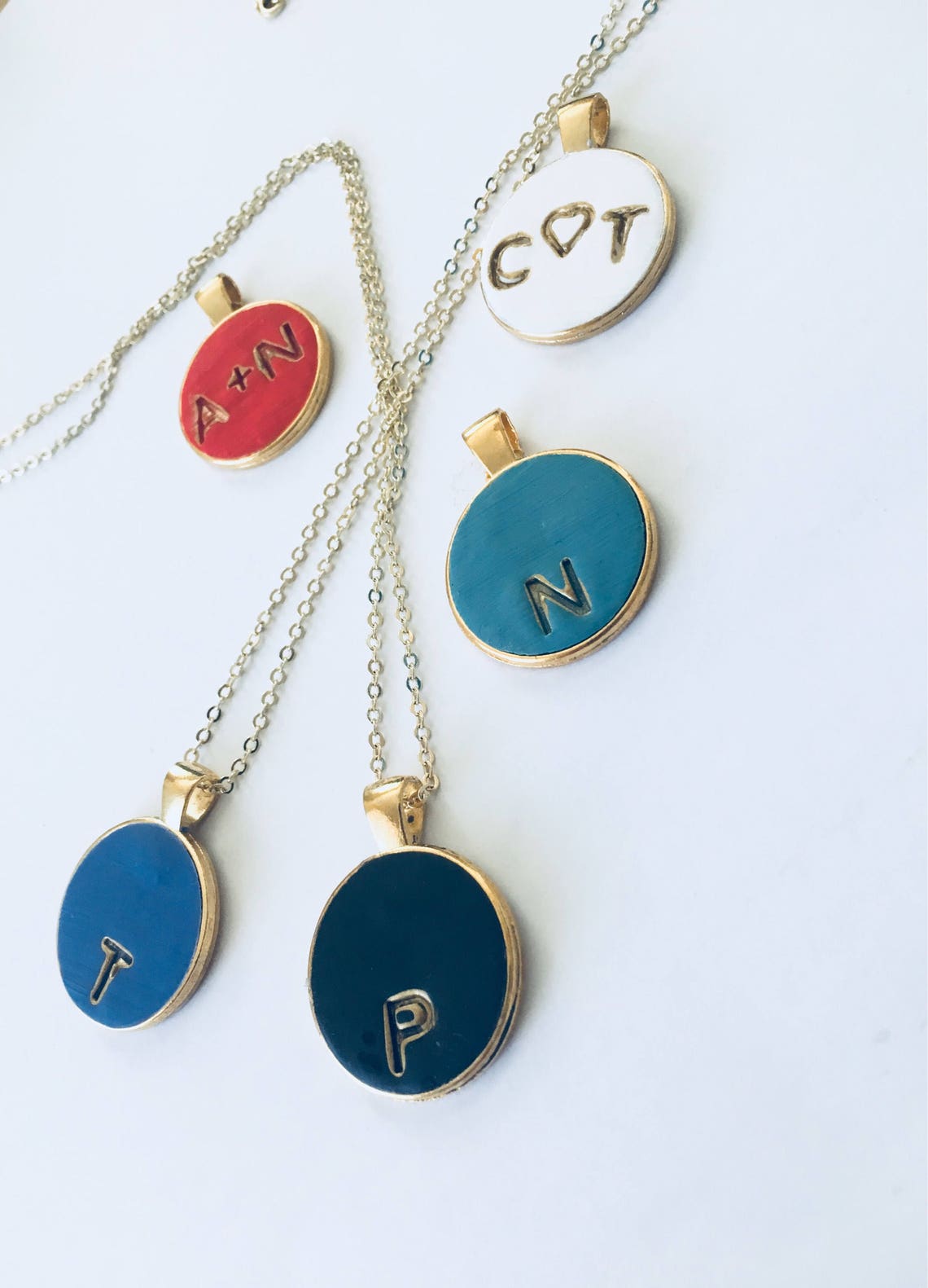 Collar inicial, collar personalizado, pendiente inicial, encanto ...