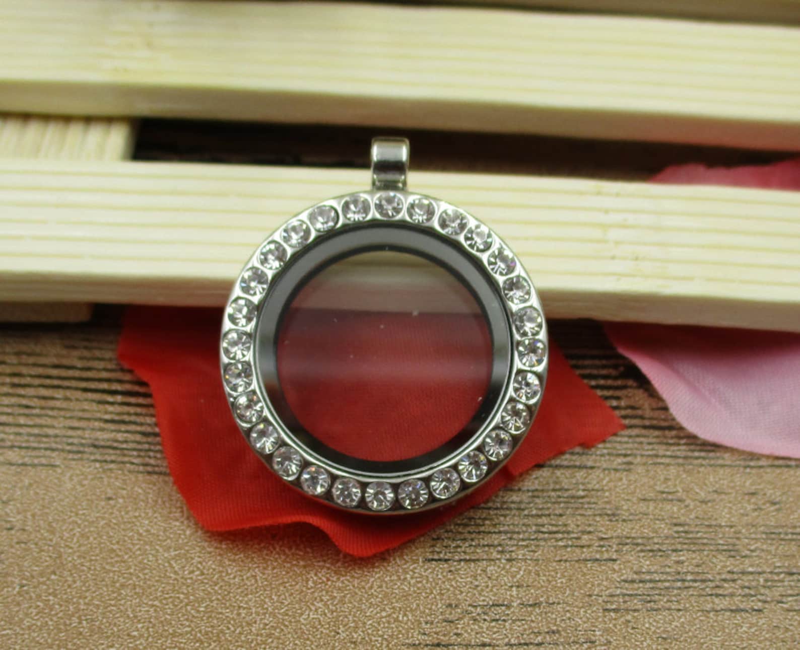 1 Round Glass Floating Locket Pendant With Crystals - Etsy