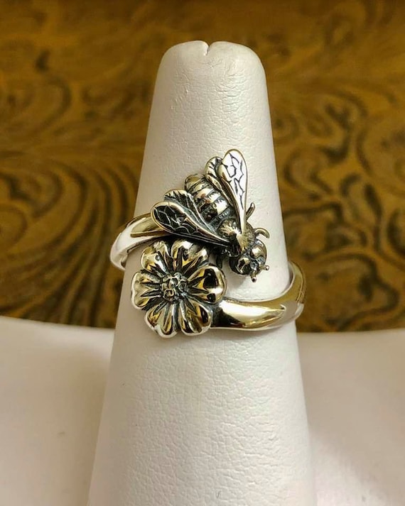 Bee and flower ring store