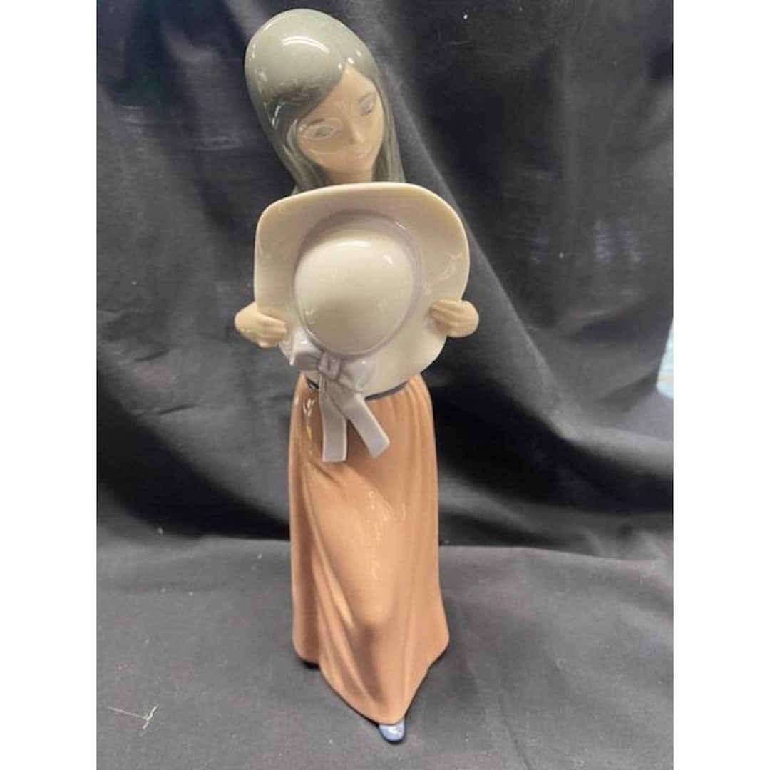 Vintage Lladro 1978 Bashful Girl in Pink Dress W/hat DAMAGED #5007 ...