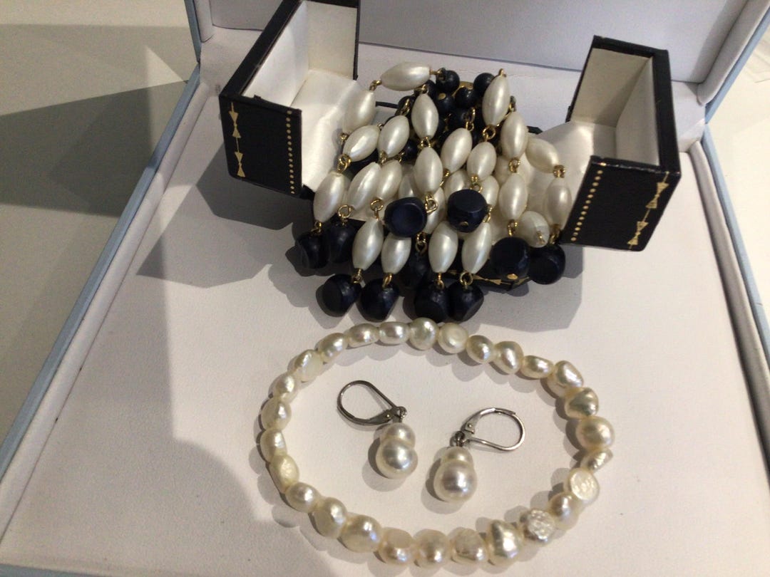 Stunning Vintage Large Faux Pearl Brooch Plus Lovely Pearl Bracelet ...