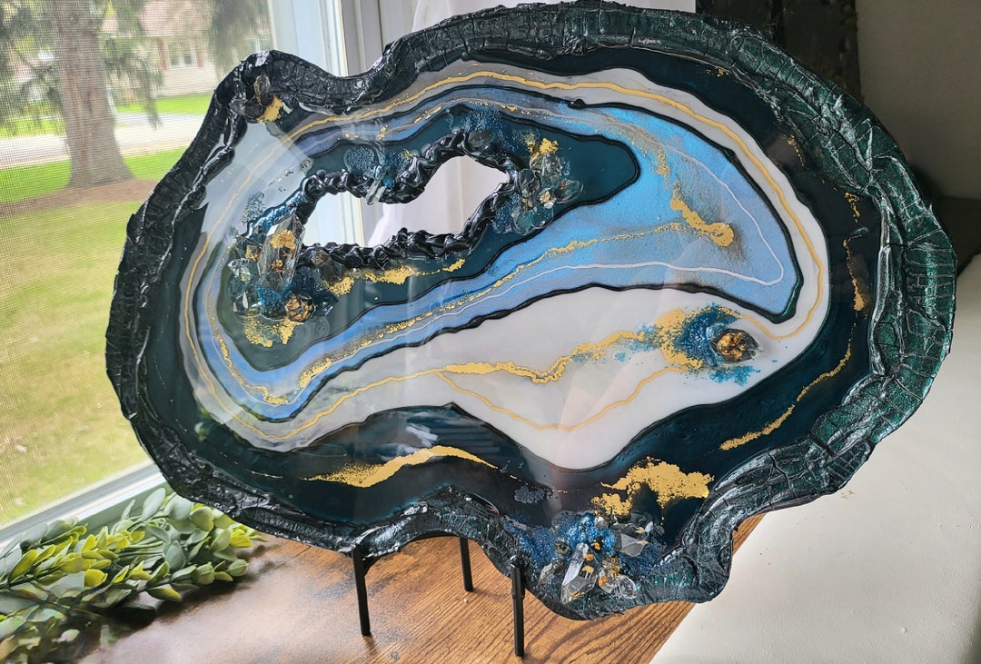 Resin Wallart With Geodes and Crystals. Freeform Geode With Shimmering ...